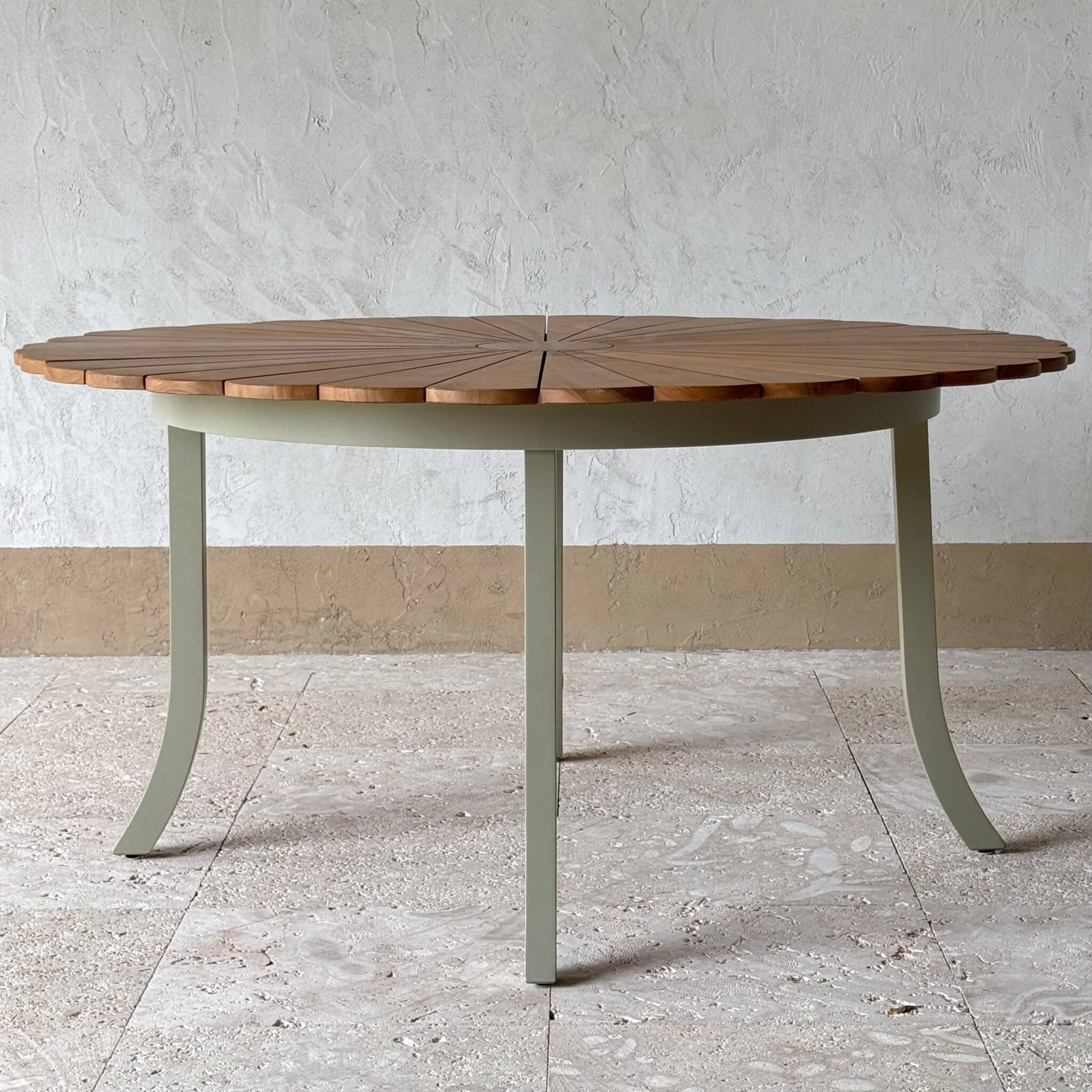 Gusto Medium Outdoor Garden Table - Casa Gusto